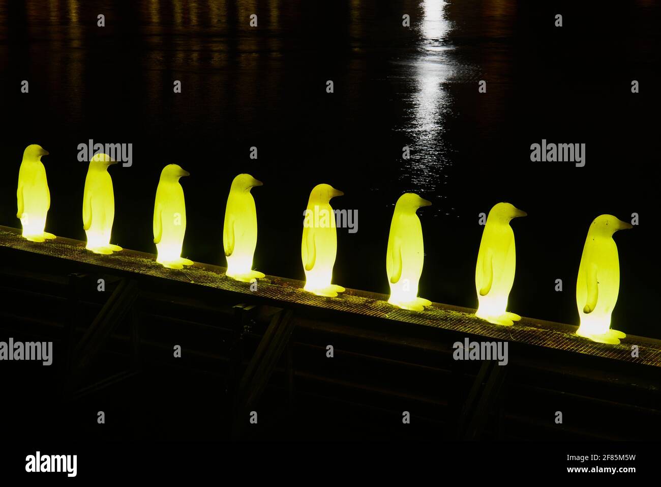 Cracking art group hi-res stock photography and images - Alamy