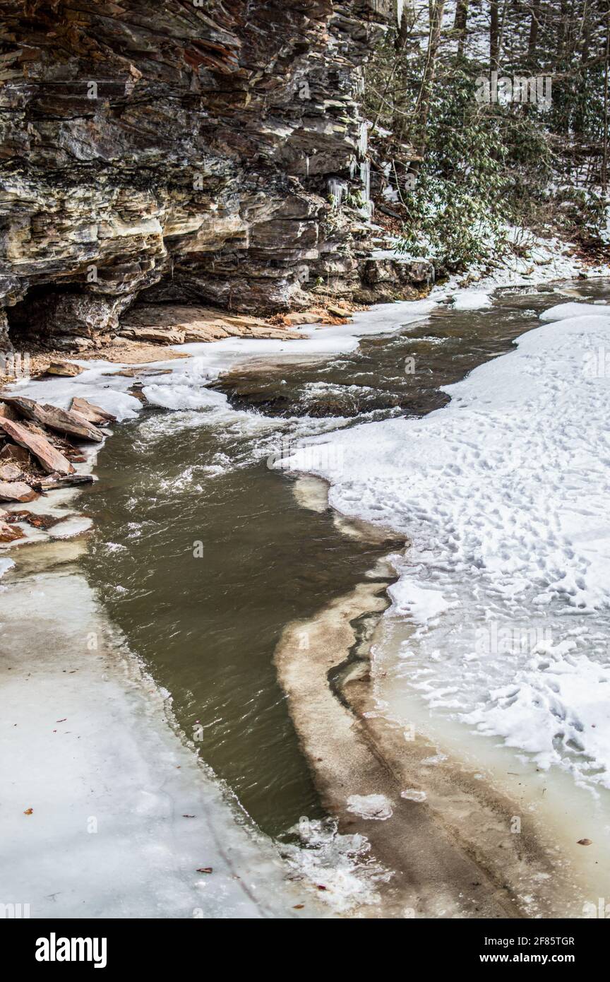 Icey river hi-res stock photography and images - Alamy