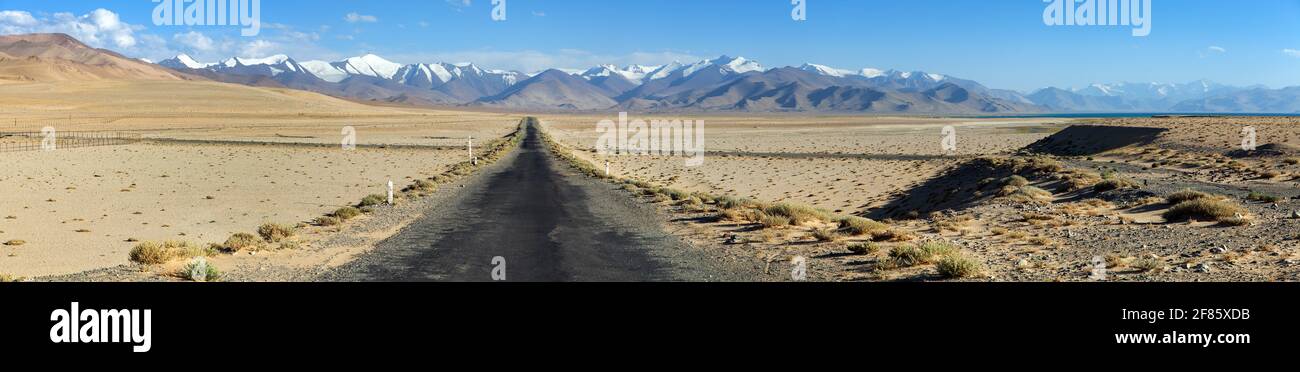 Pamir highway or Pamirskij trakt, Pamir mountains and Karakul lake in ...