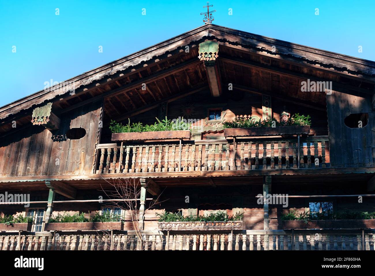 Large wooden shack hi-res stock photography and images - Alamy