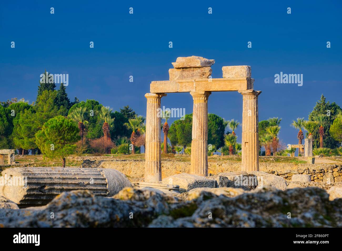 World famous apollo theatre hi-res stock photography and images - Alamy