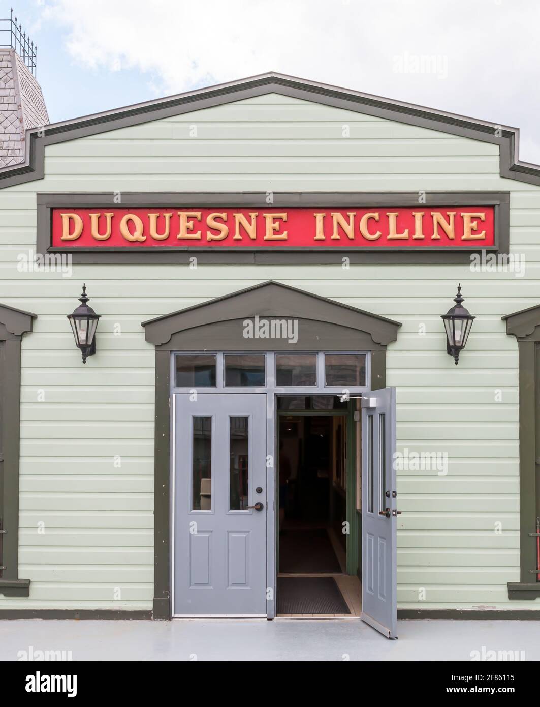 The Duquesne Incline building on Mt Washington that is the upper cable ...