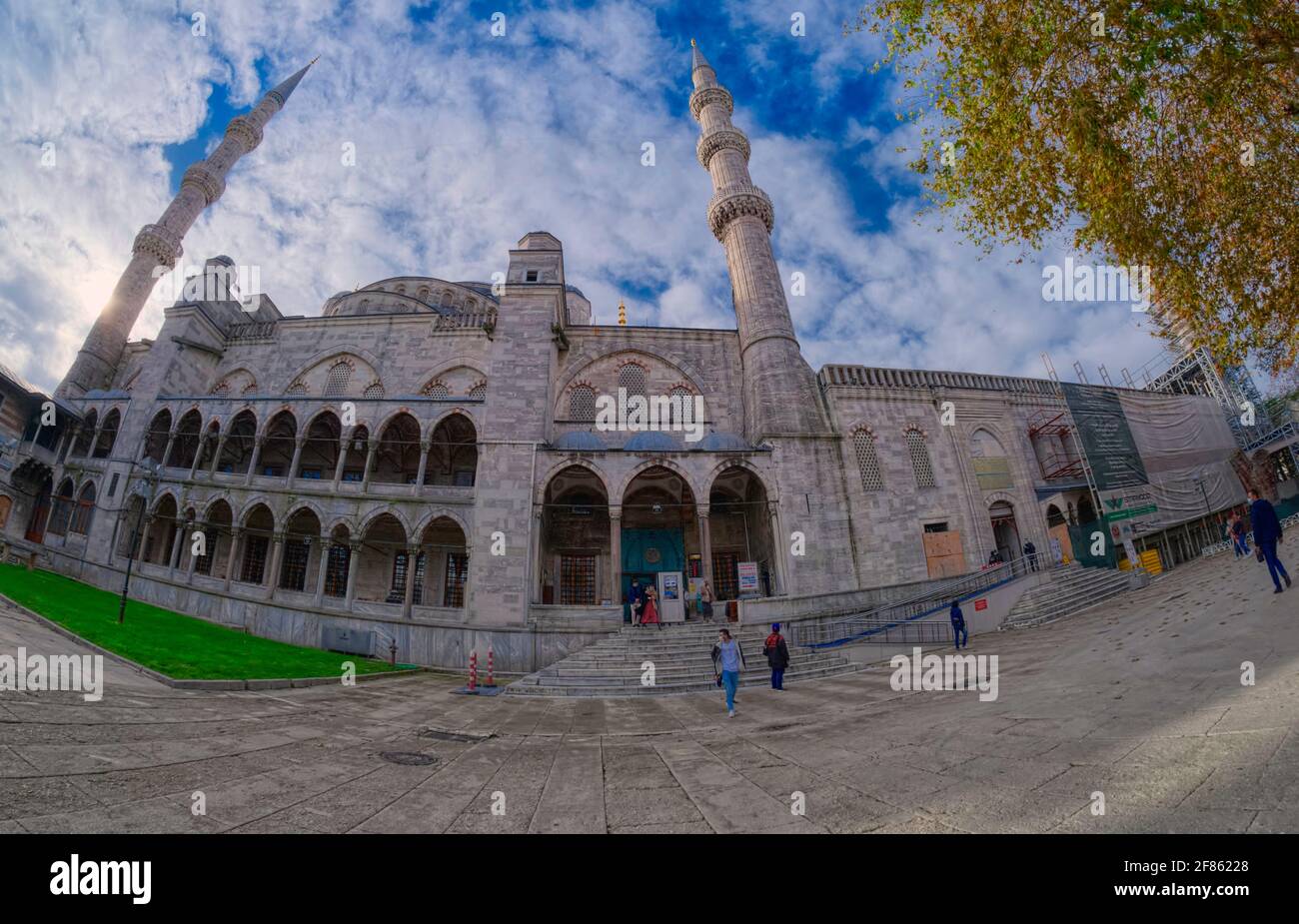 The Blue Mosque (Sultanahmet Mosque) is one of the most beautiful ...
