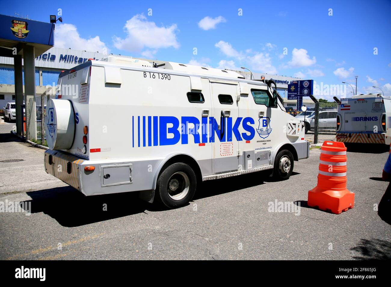 Brinks security guard hi-res stock photography and images - Alamy