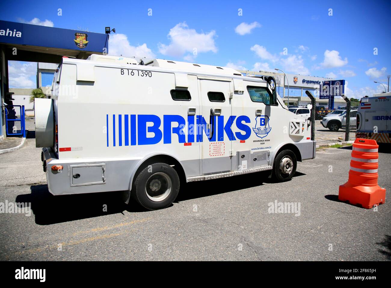 Brinks armored security truck hi-res stock photography and images - Alamy