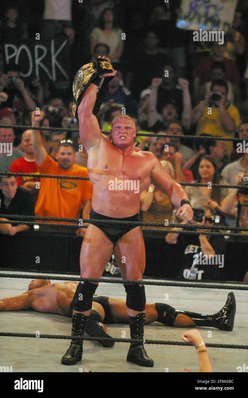 Dwayne the rock johnson 2002 hi-res stock photography and images - Alamy