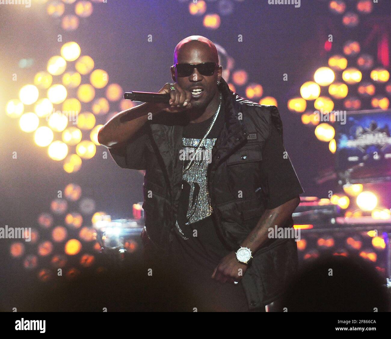 Rapper dmx hi-res stock photography and images - Alamy