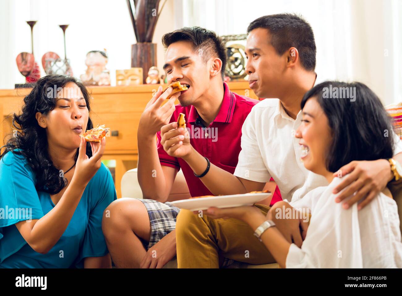 Middle class dinner party hi-res stock photography and images - Alamy