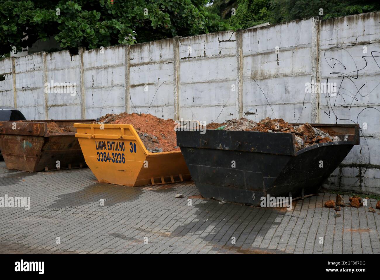 Rubble collection bucket hi-res stock photography and images - Alamy
