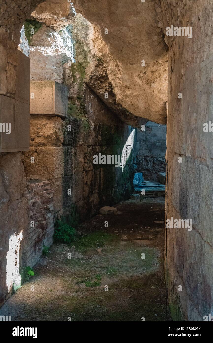 Human made subterranean passageways hi-res stock photography and images ...