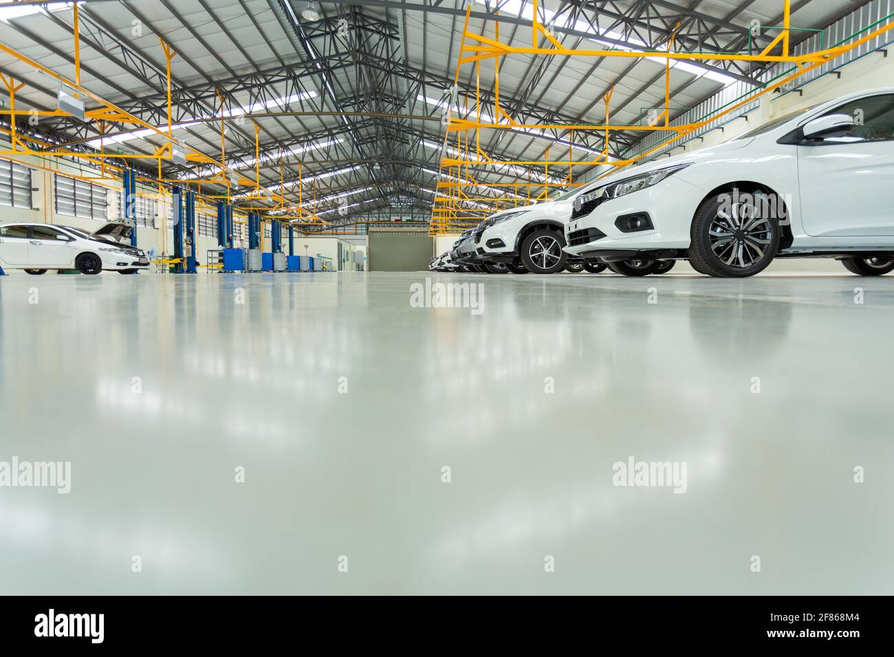 Auto repair shop interior hi-res stock photography and images - Alamy
