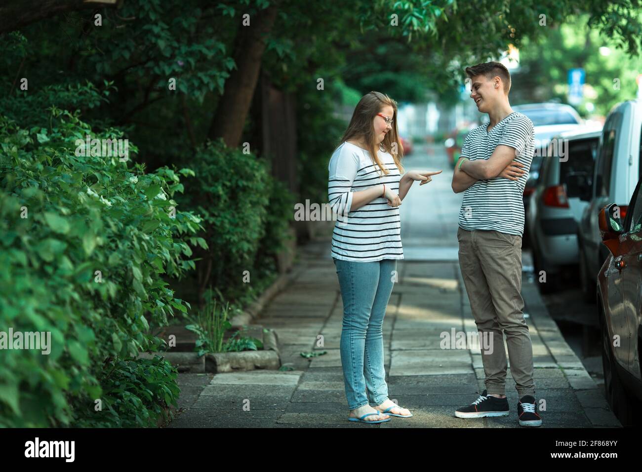 Teenagers talking street hi-res stock photography and images - Alamy
