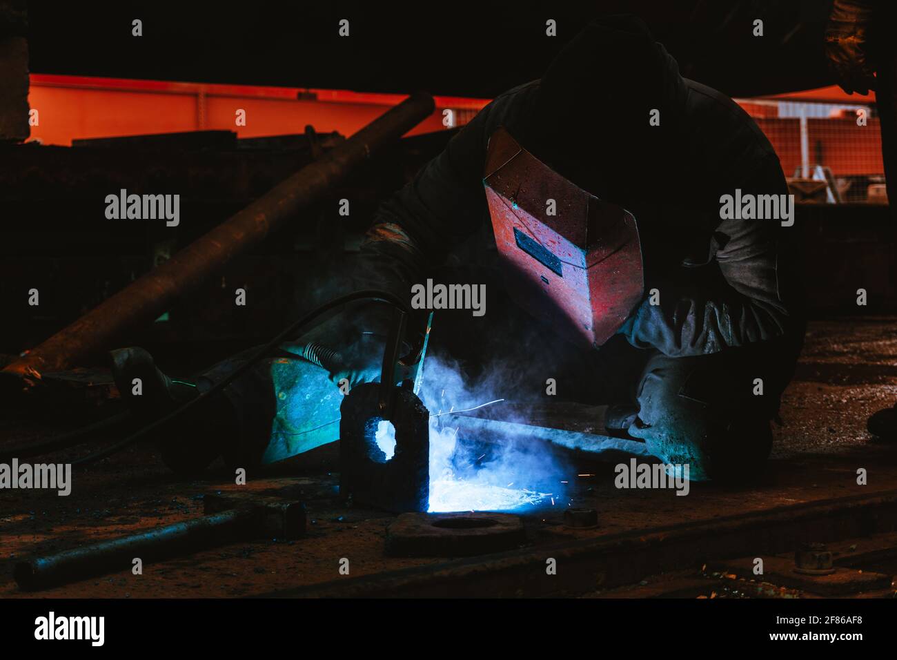 Welder working in the night Stock Photo - Alamy