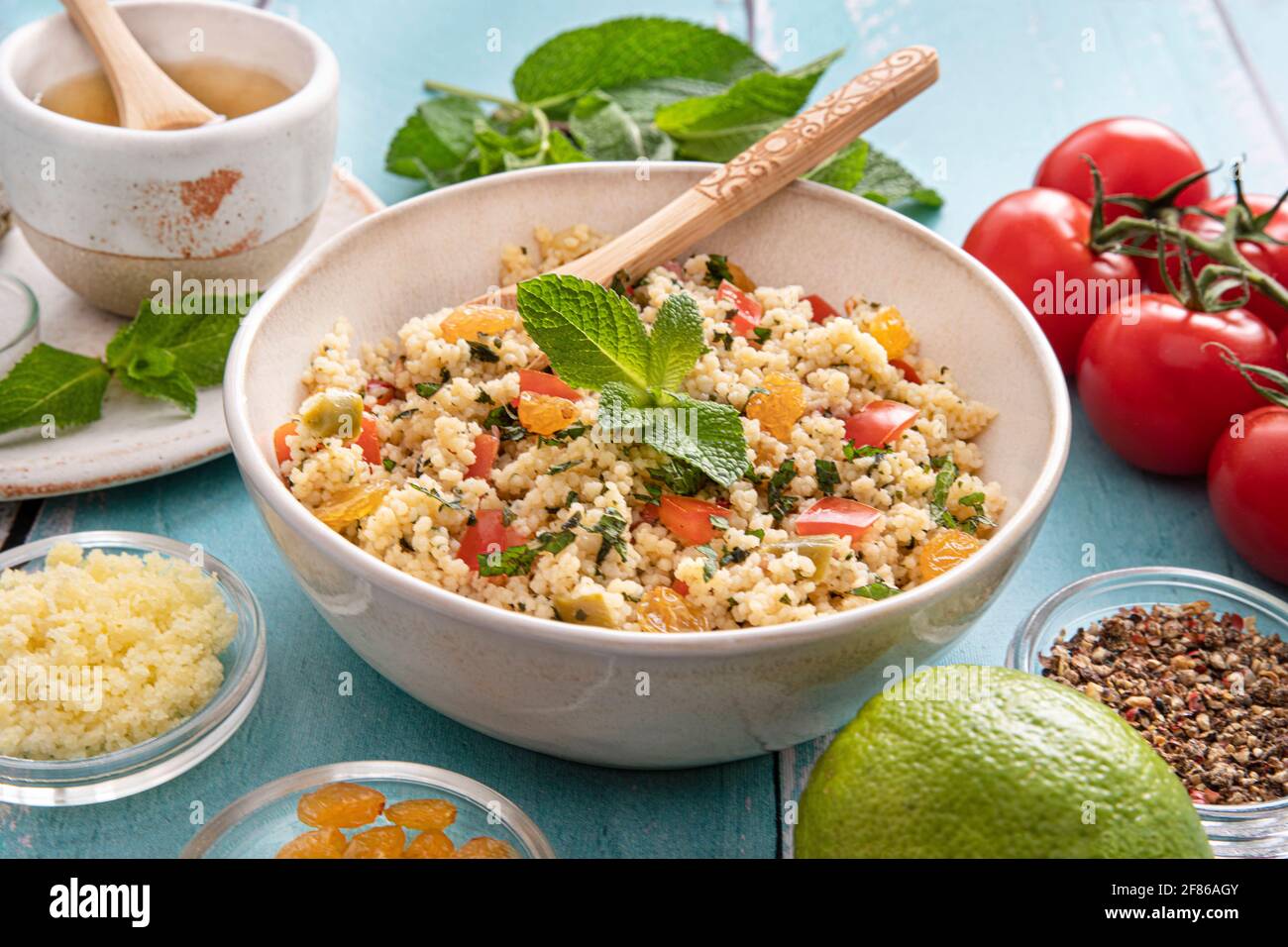 Food ingredients sultanas hi-res stock photography and images - Alamy