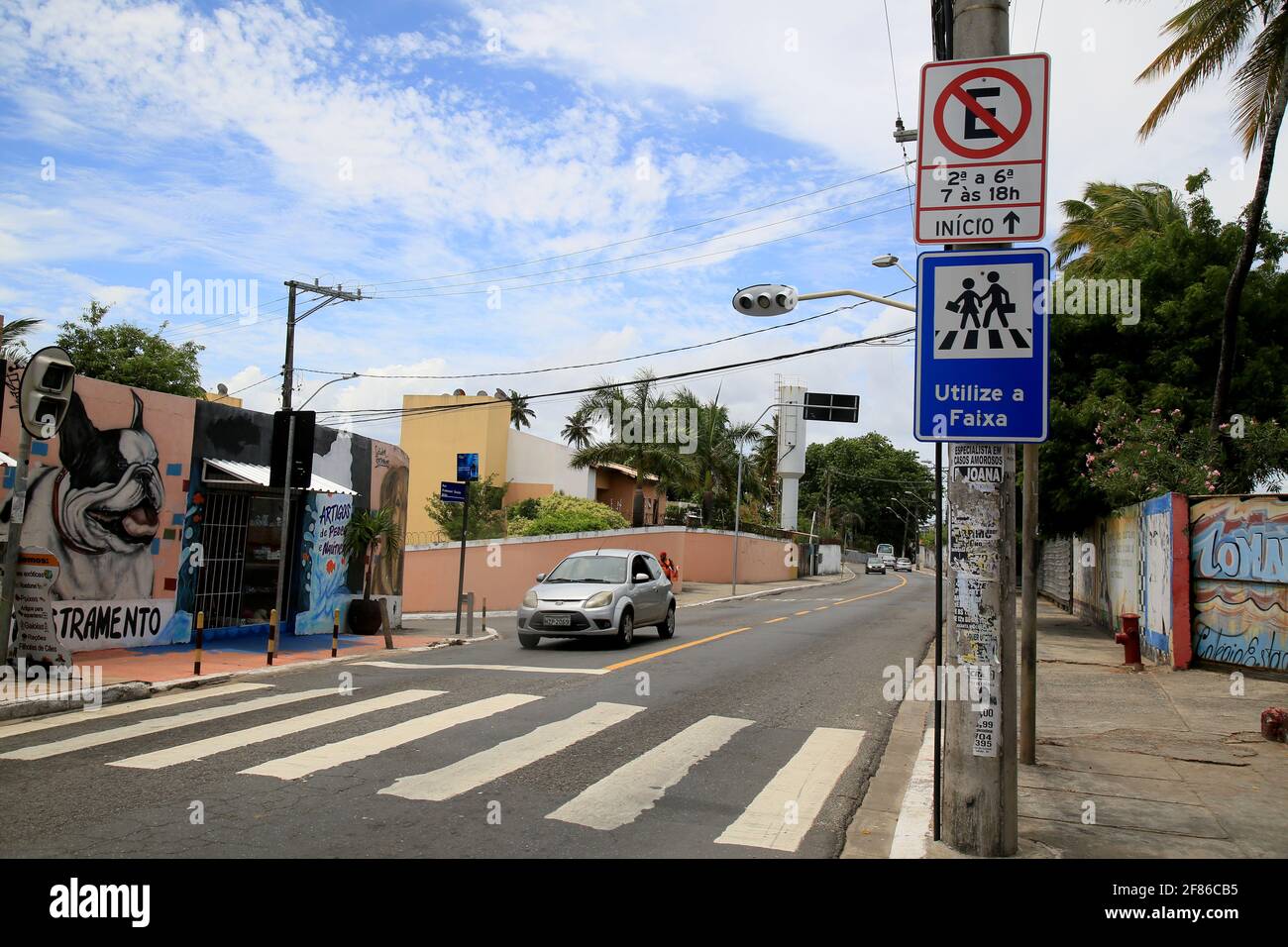Traffic sign pedestrian crossing brazil hi-res stock photography and ...