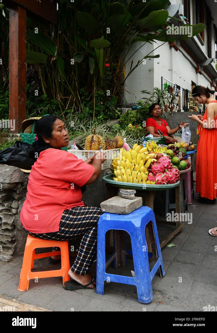 Fruit vendor ubud bali indonesia hi-res stock photography and images ...