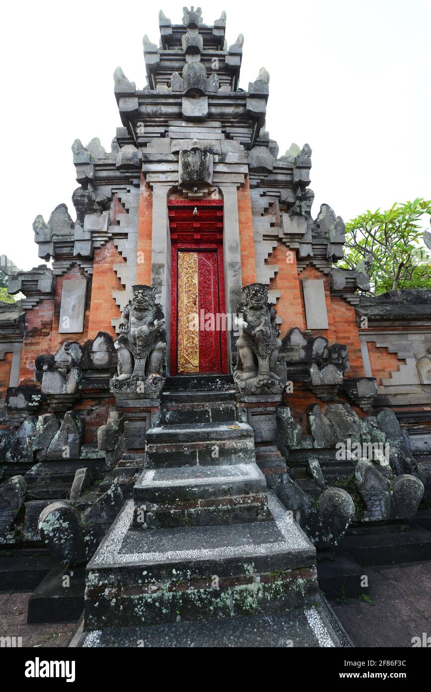 Traditional Balinese Hindu temple Stock Photo - Alamy