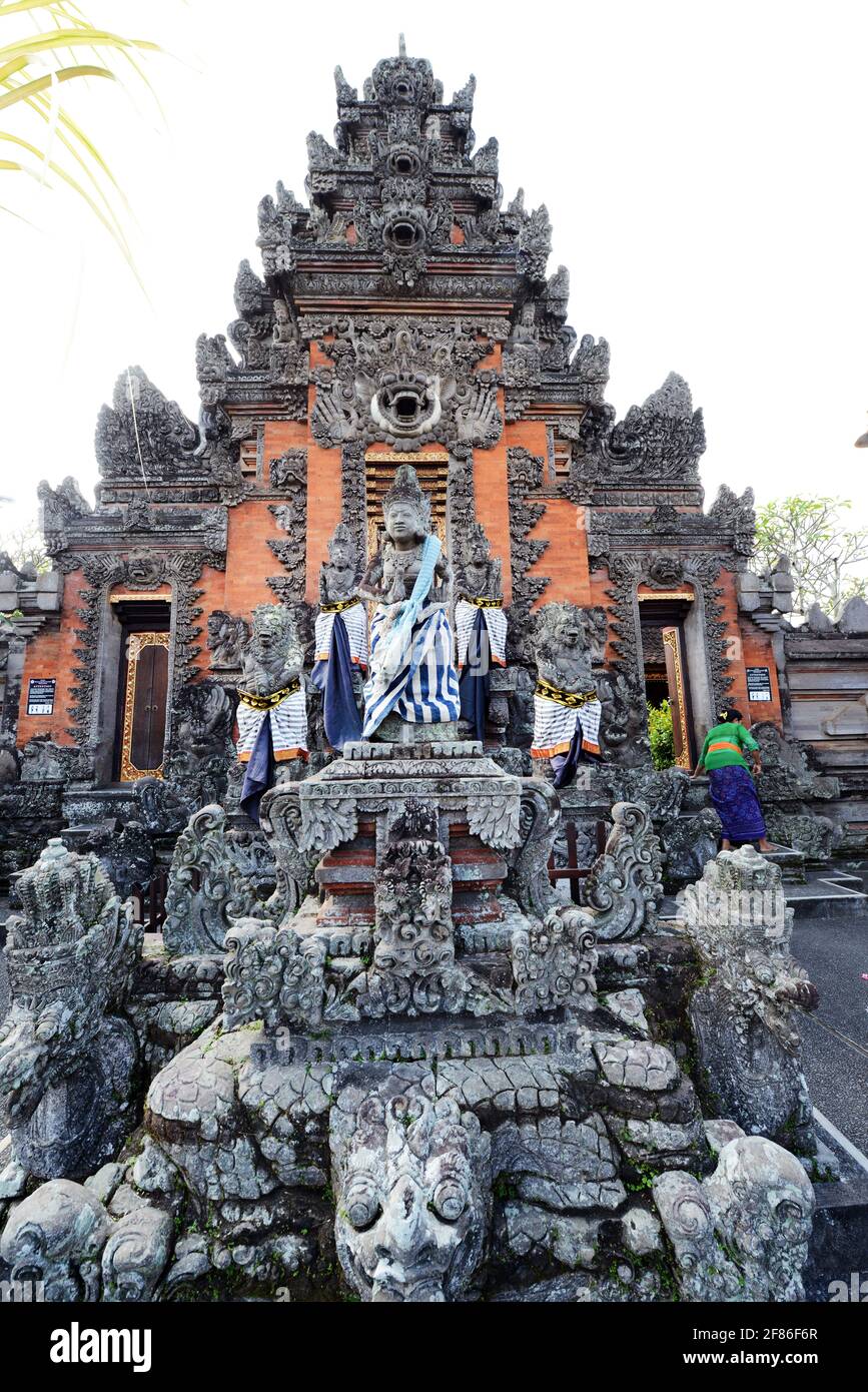Traditional Balinese Hindu temple Stock Photo - Alamy