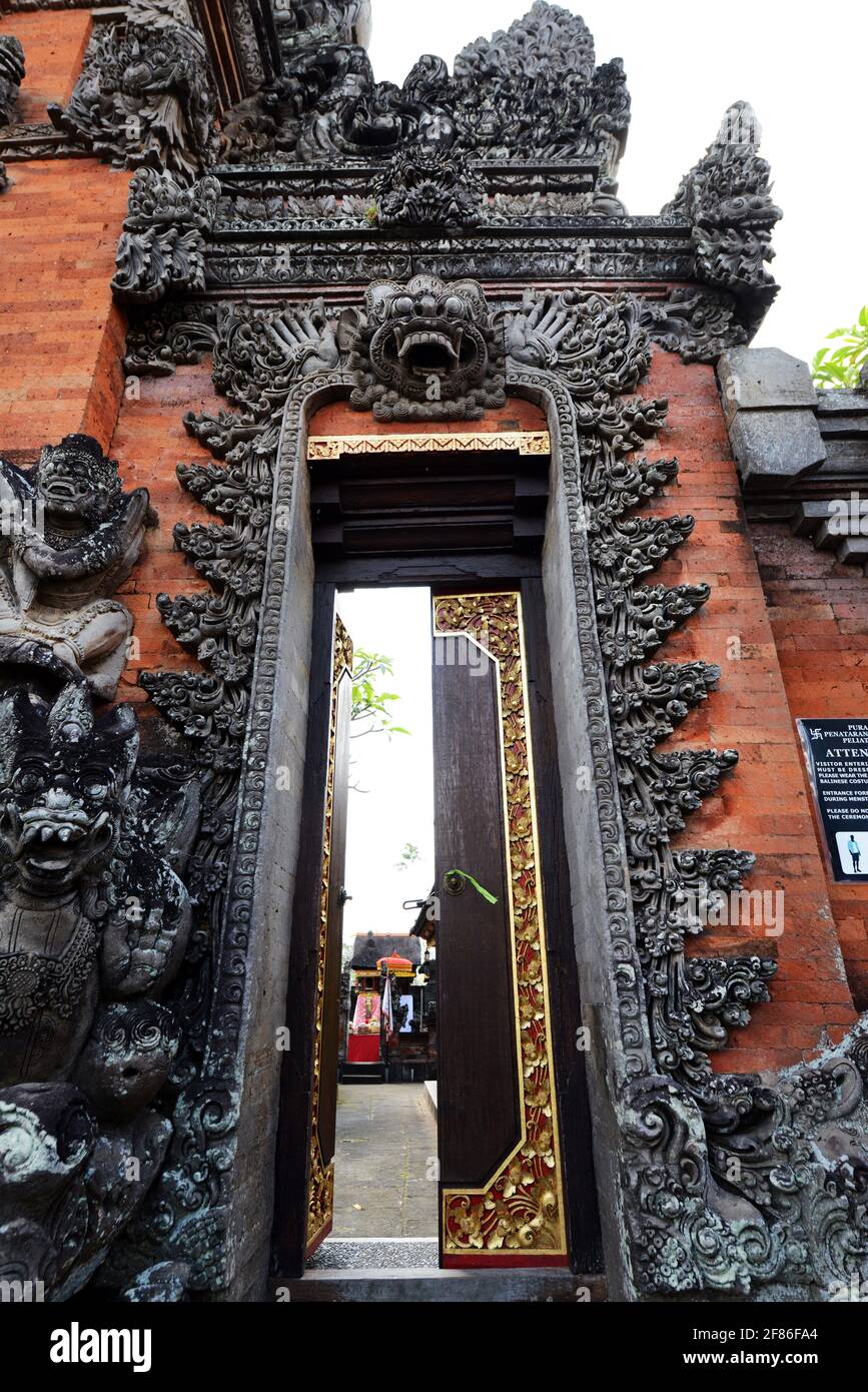Traditional Balinese Hindu temple Stock Photo - Alamy