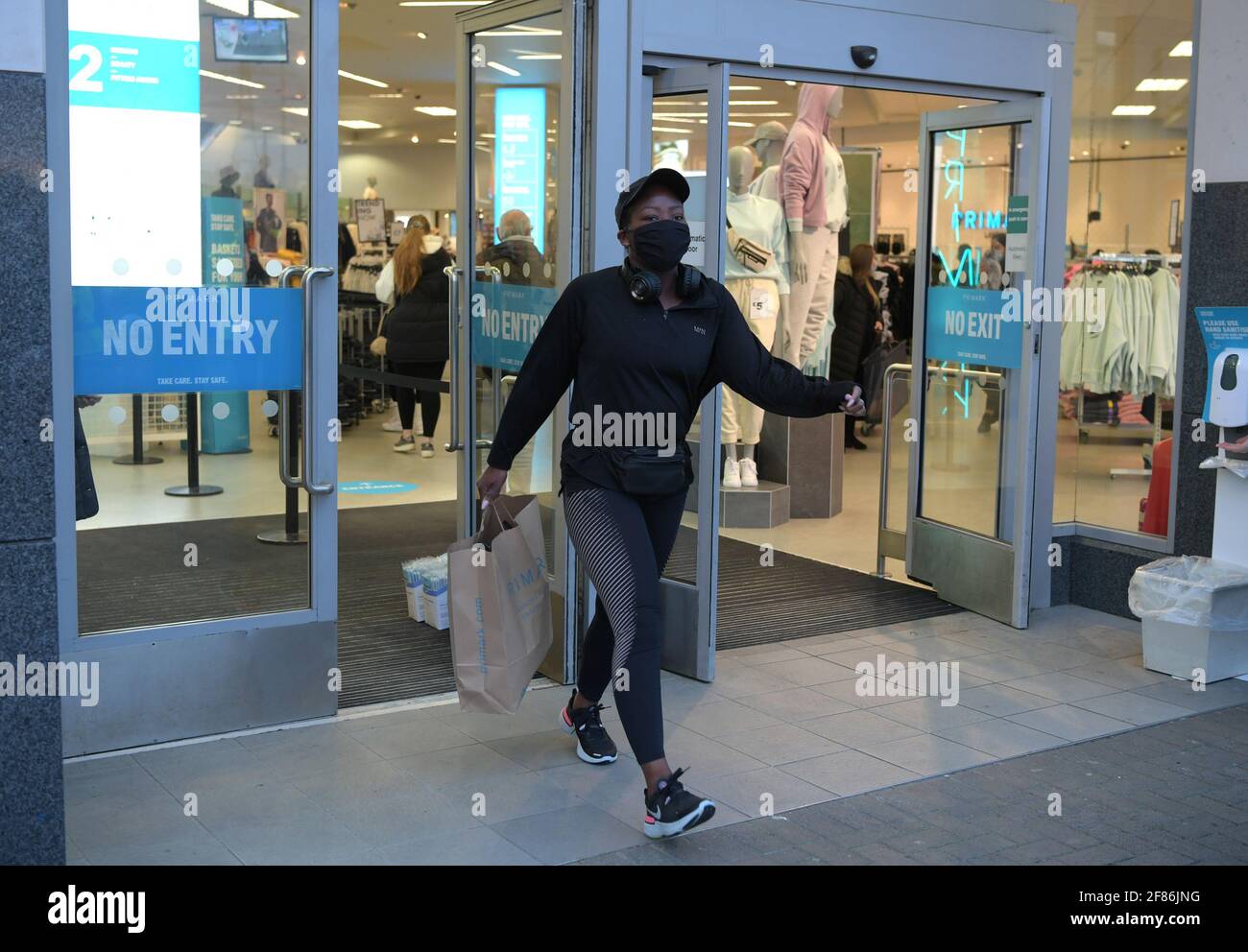 Lakeside shopping centre primark hi-res stock photography and images ...