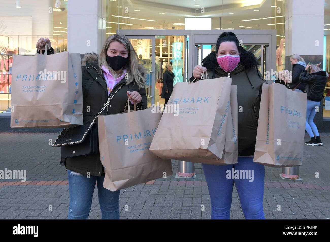 Lakeside shopping centre primark hi-res stock photography and images ...