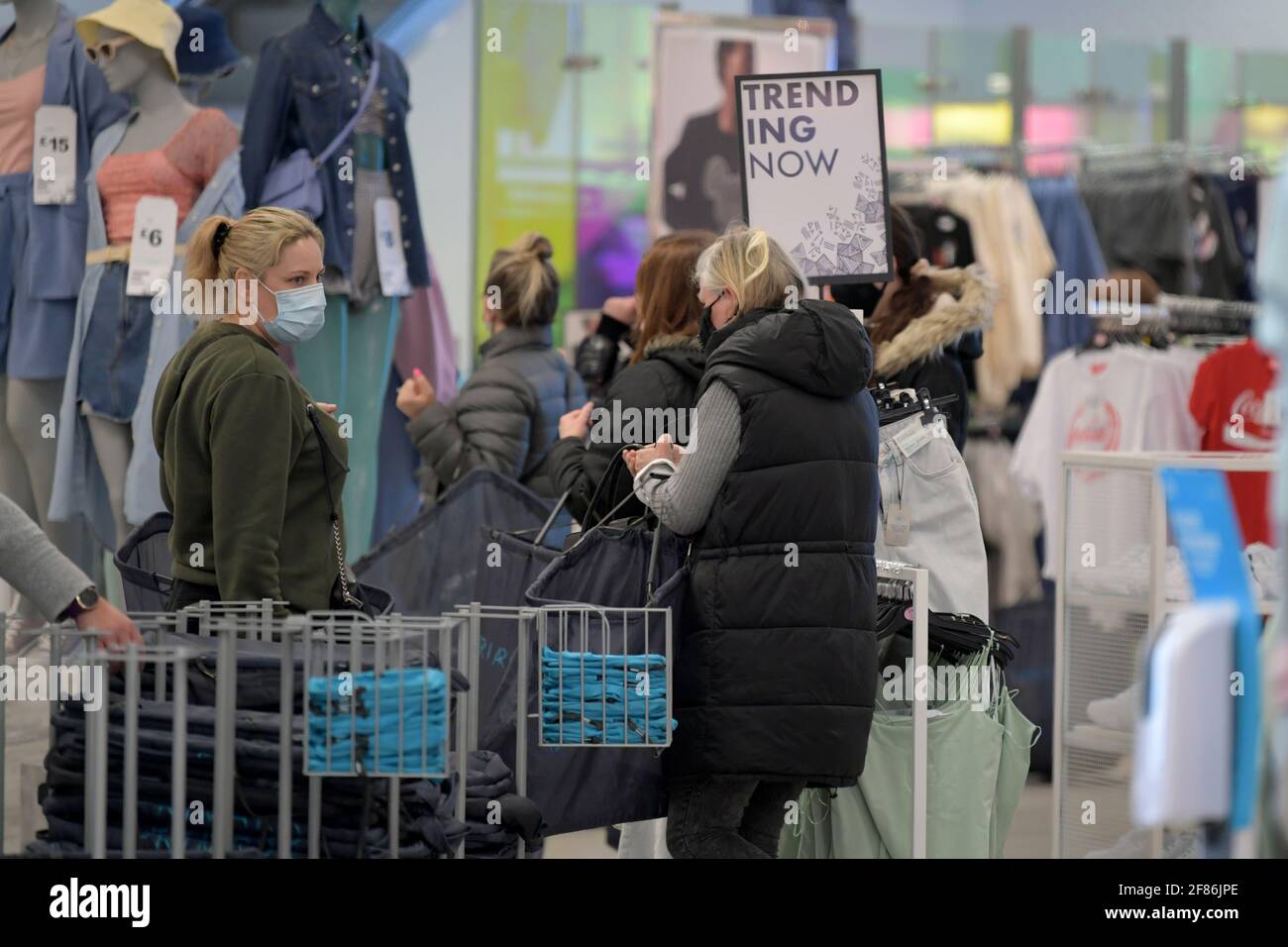 Lakeside shopping centre primark hi-res stock photography and images ...