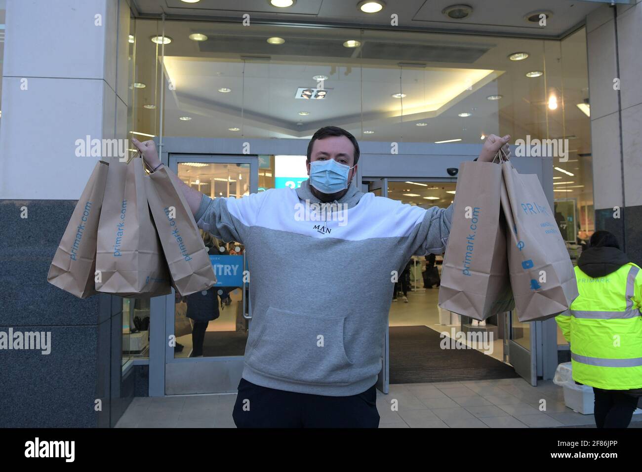 Lakeside shopping centre primark hi-res stock photography and images ...