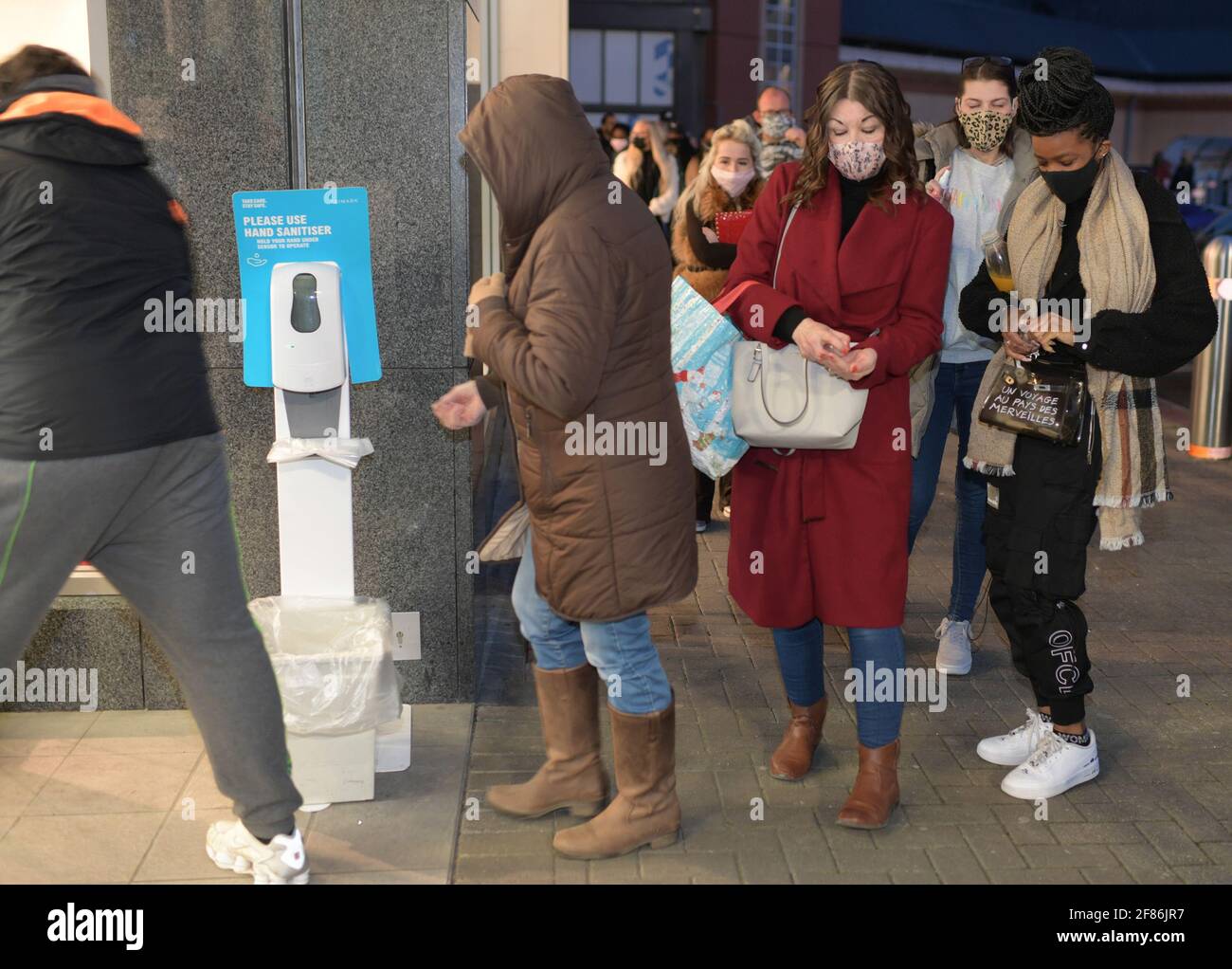 Lakeside shopping centre primark hi-res stock photography and images ...