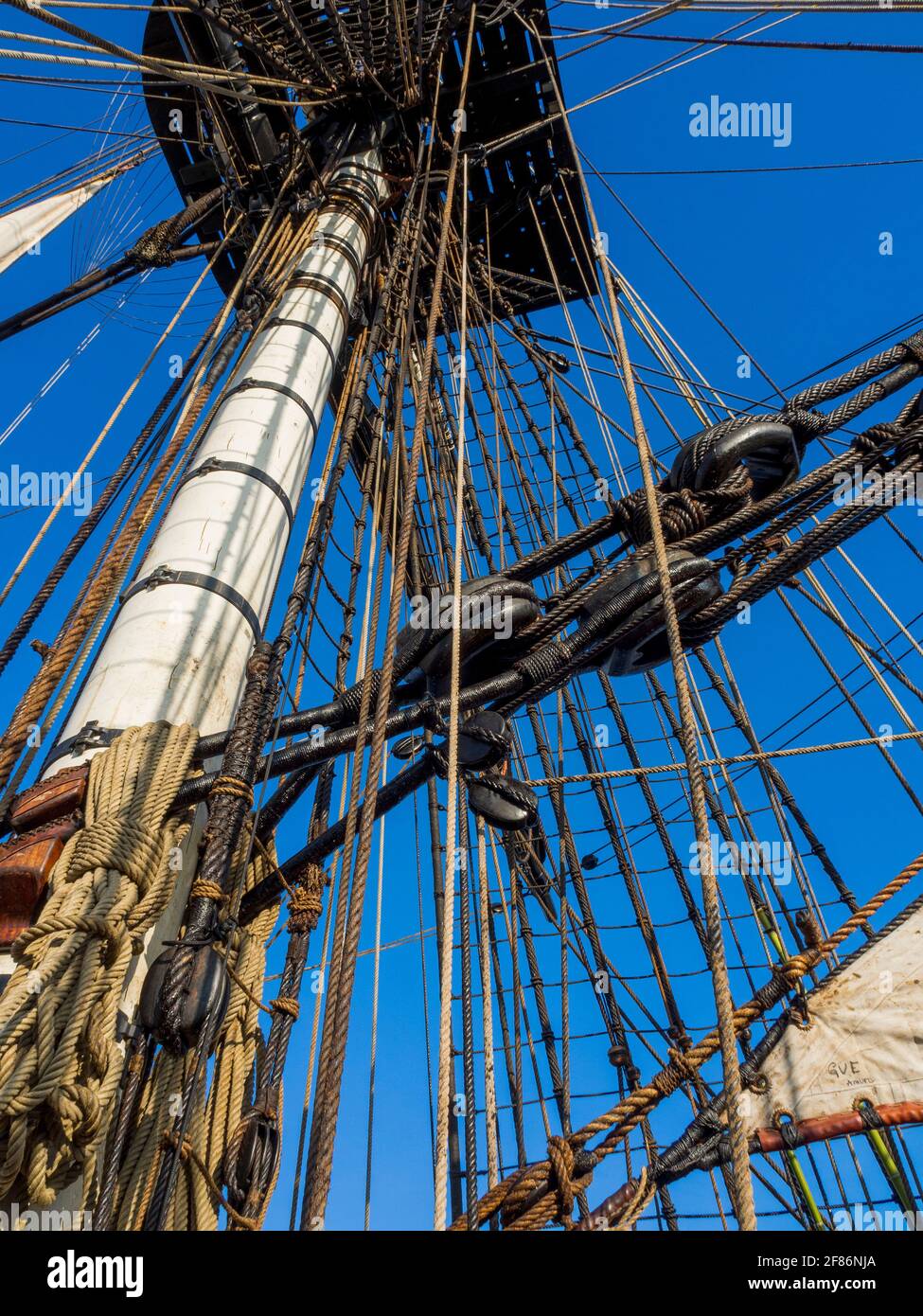 Replica 18th century sailing ship hi-res stock photography and images ...