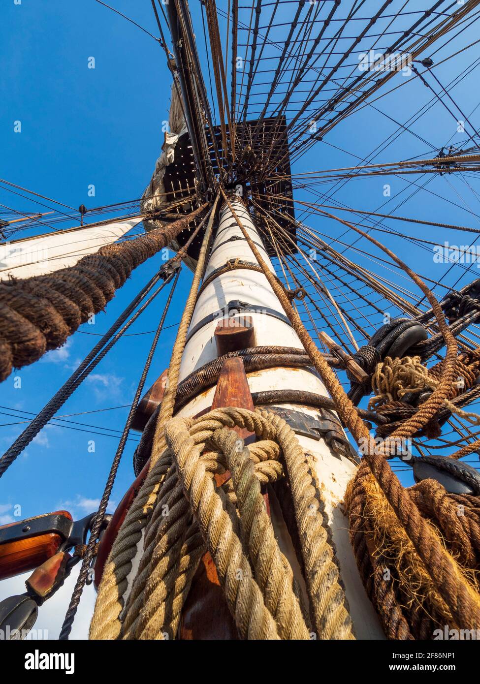 18th century ship mast hi-res stock photography and images - Alamy