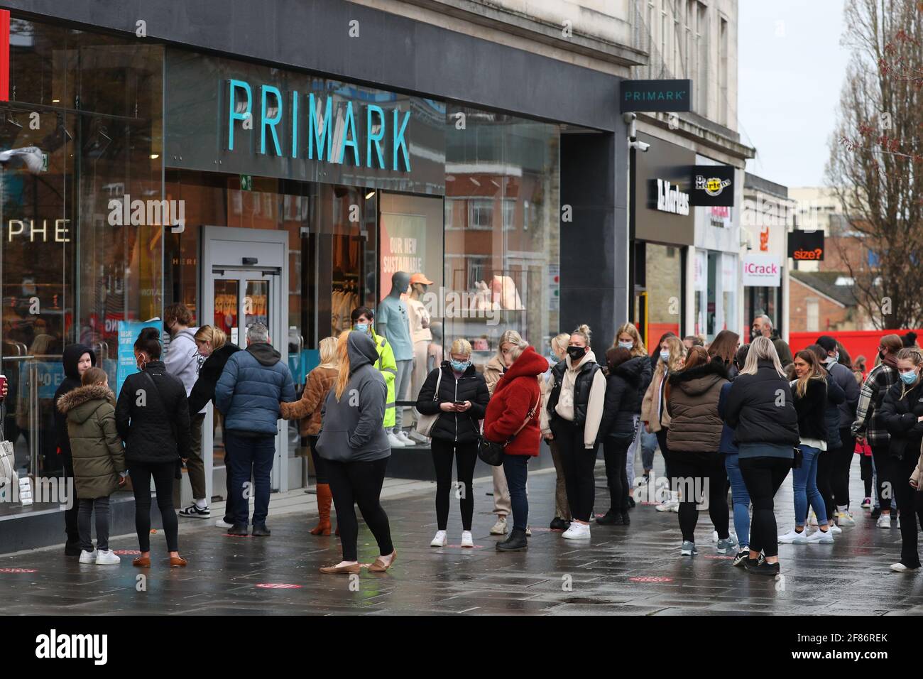 Shops reopen england hi-res stock photography and images - Alamy