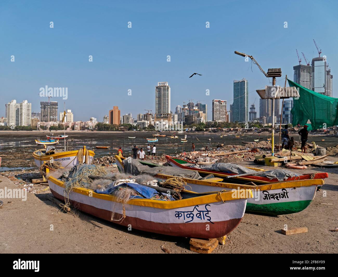 31 Mar 2019 Small fishing boat from Worli village (worli koliwada ...