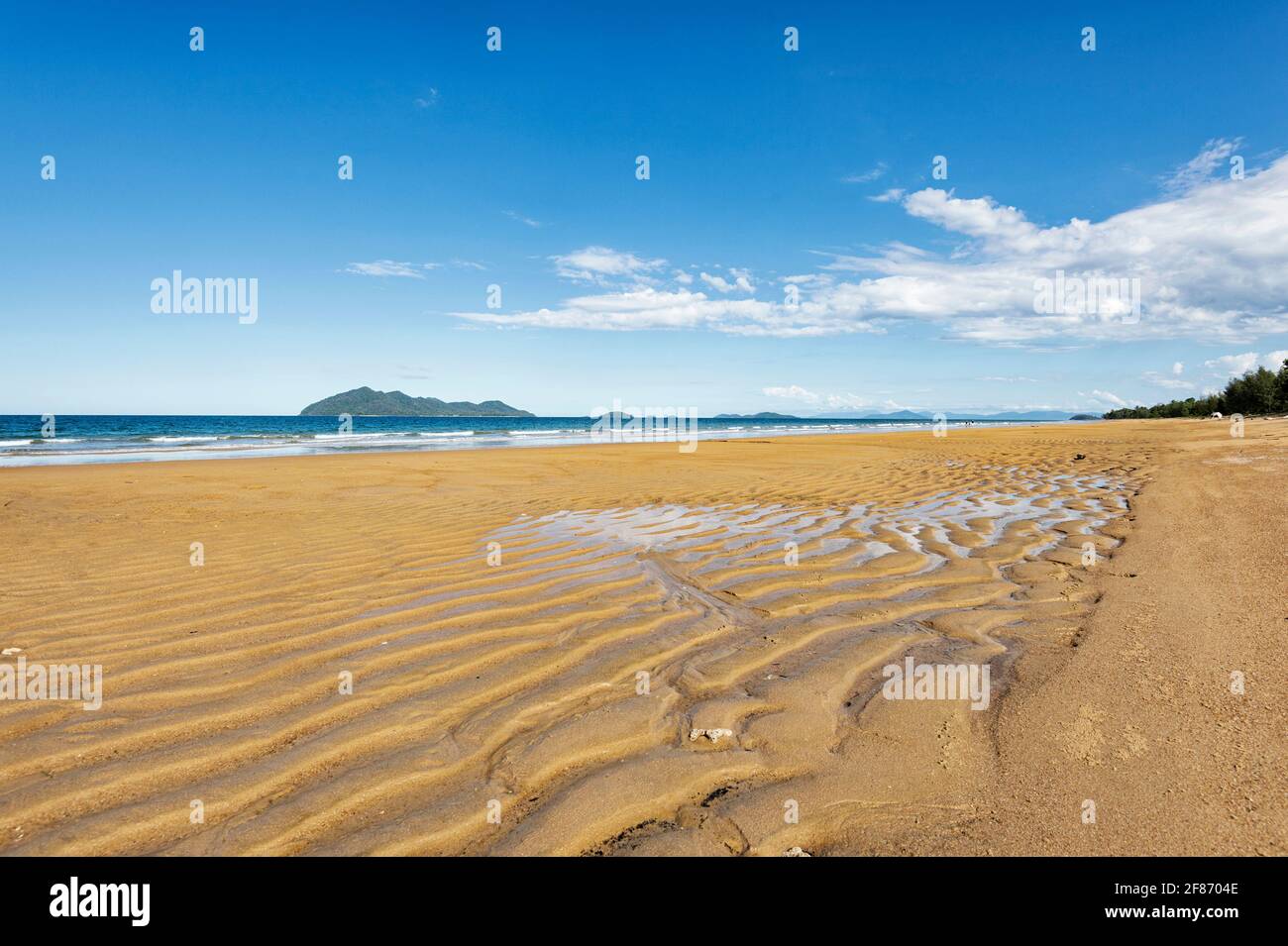 Sandy beach with patterns hi-res stock photography and images - Alamy