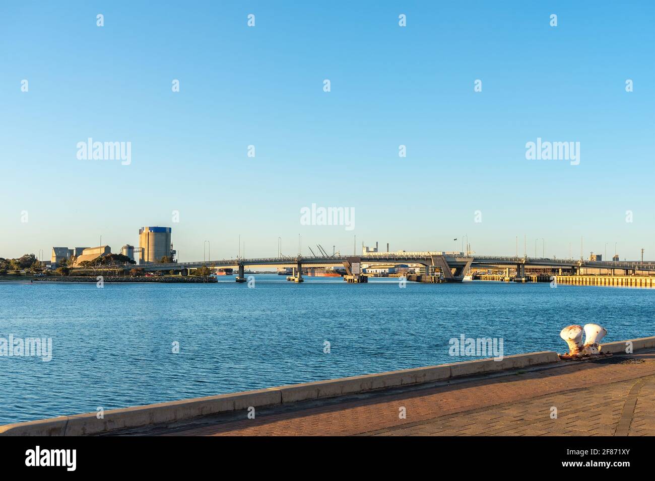 Commercial vessel bridge hi-res stock photography and images - Alamy