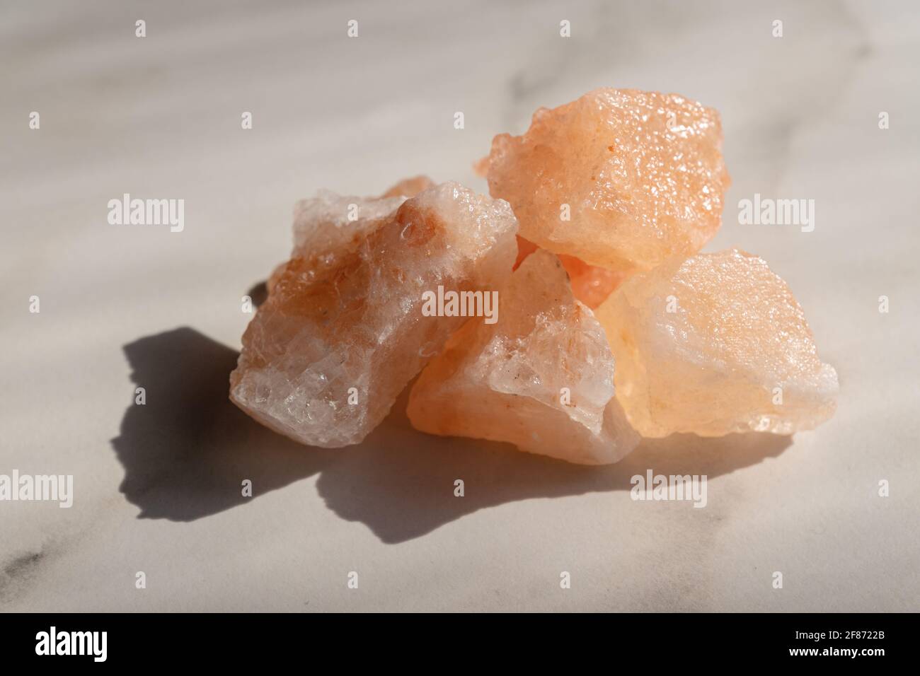 Himalayan Pink rock Salt on marble background. Interior decoration ...
