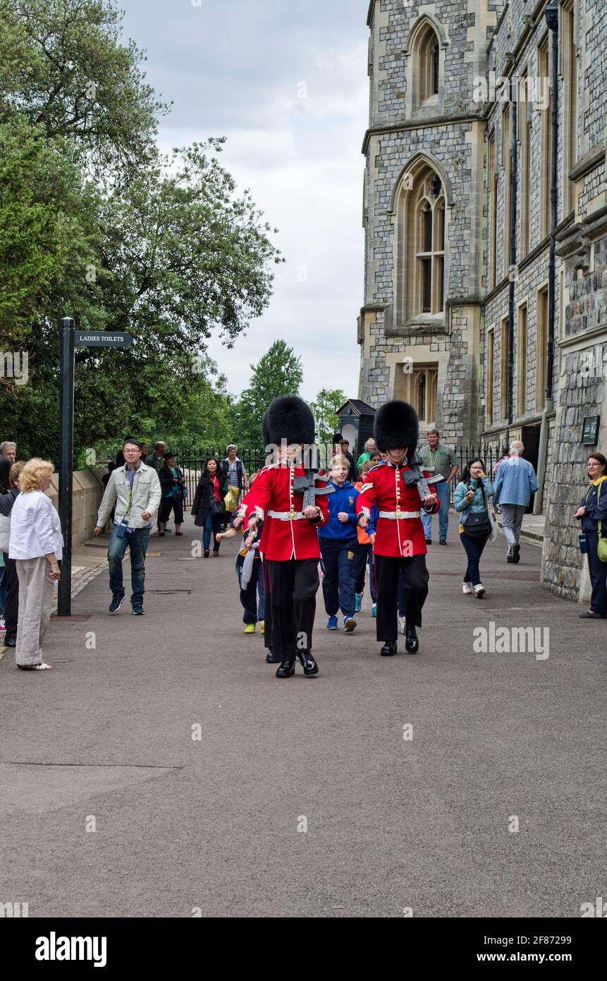 Changing the guard windsor hi-res stock photography and images - Alamy