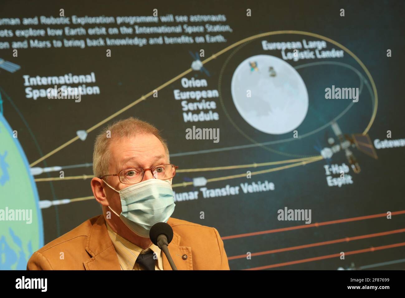 Astronautes hi-res stock photography and images - Alamy