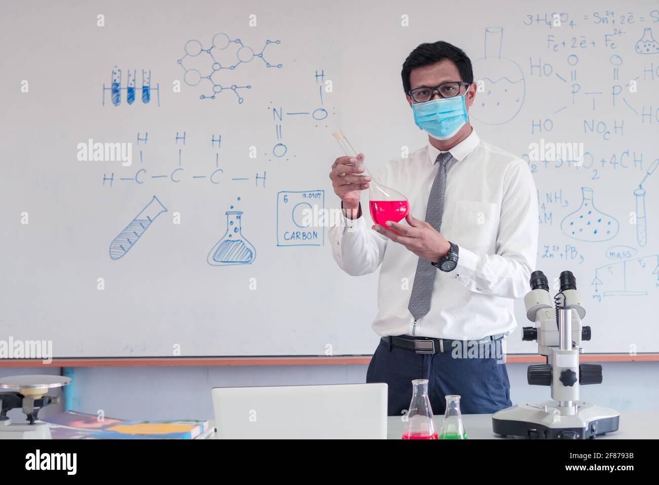 Catalyst chemistry hi-res stock photography and images - Alamy