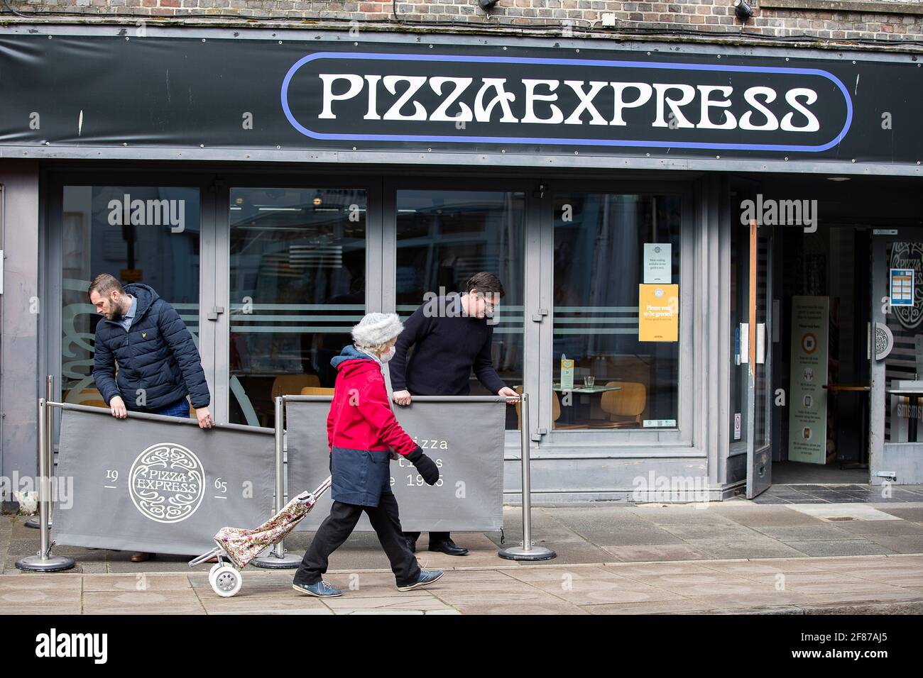 Pizza express uk staff hi-res stock photography and images - Alamy