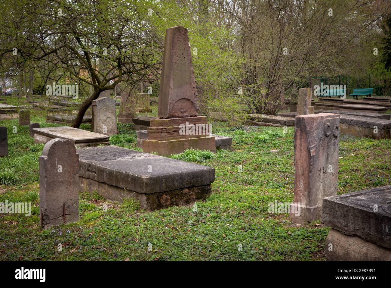 the Geusen cemetery in the Lindenthal district, it is the oldest ...