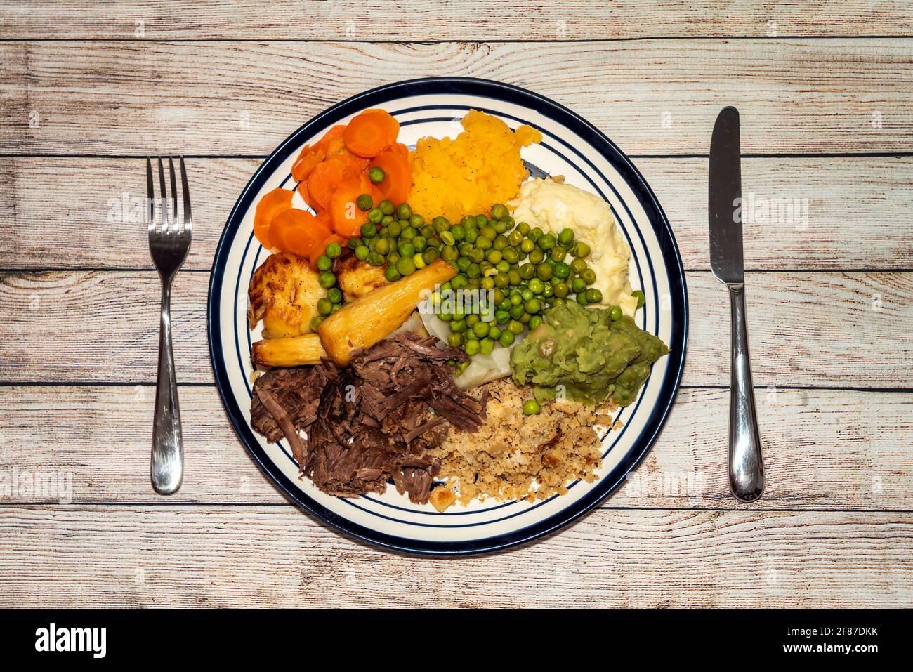 Beef roast dinner plate hi-res stock photography and images - Alamy