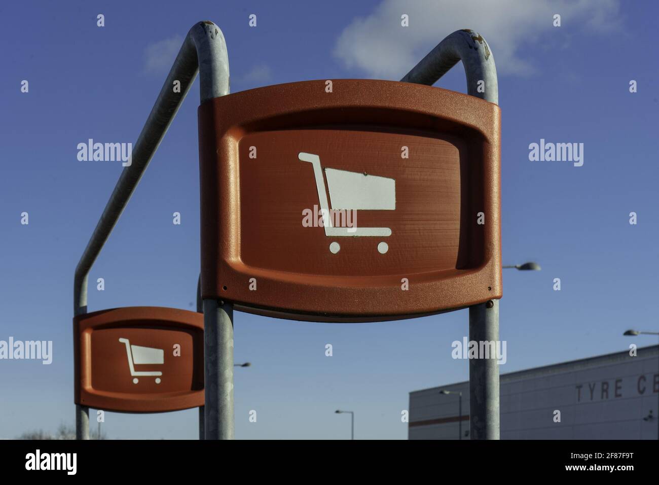 Grocery Trolley Bay High Resolution Stock Photography and Images - Alamy