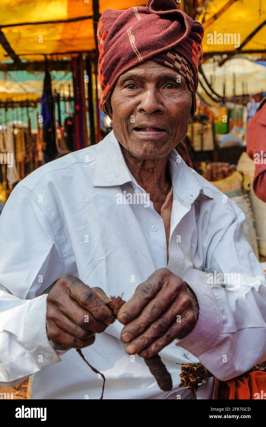 Old man orissa india hi-res stock photography and images - Alamy
