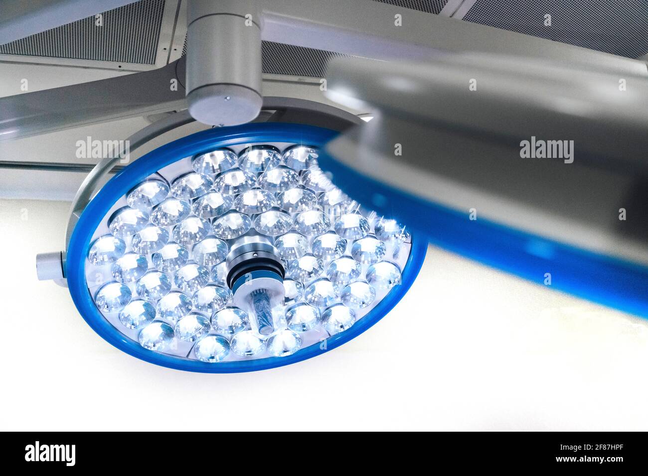 The operating room lamps in the hospital Stock Photo - Alamy