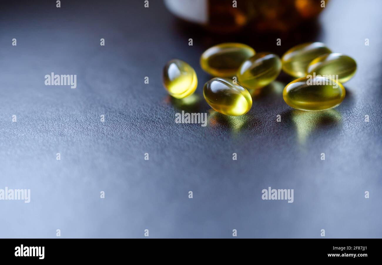 Pills capsules icon set hi-res stock photography and images - Alamy