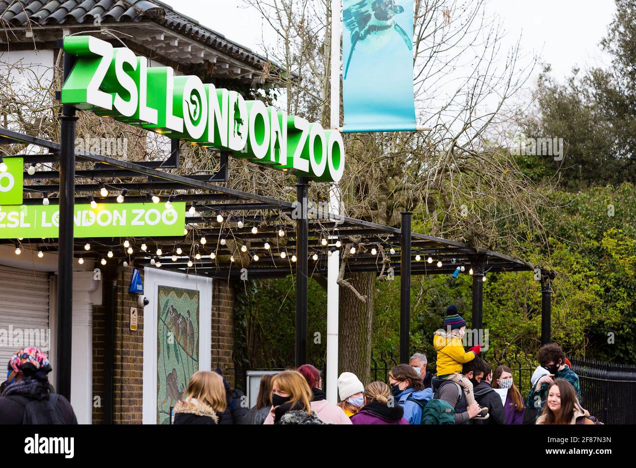 Reptile house london zoo hi-res stock photography and images - Alamy