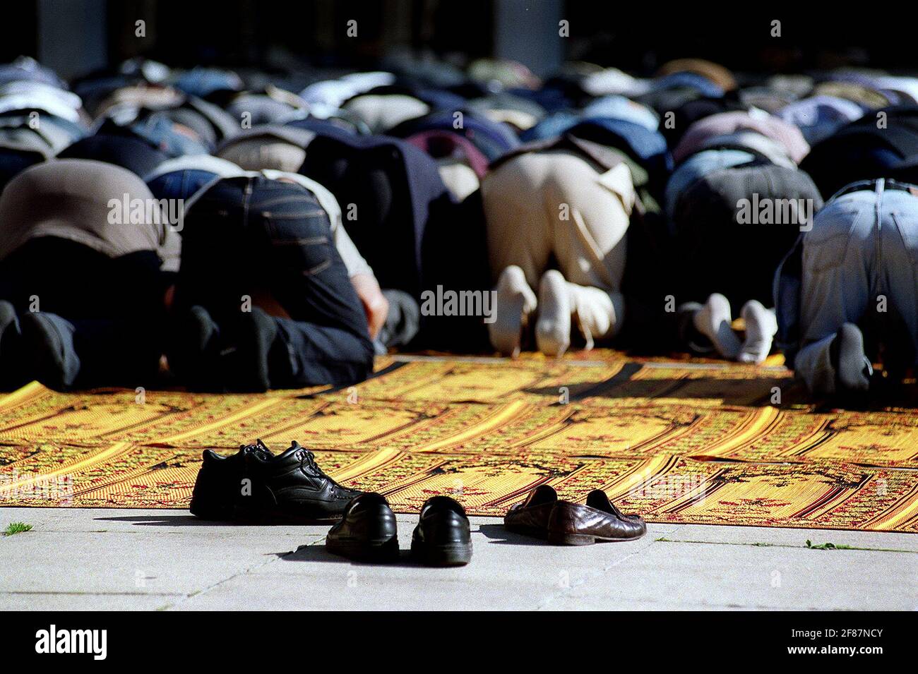 London muslims hi-res stock photography and images - Alamy