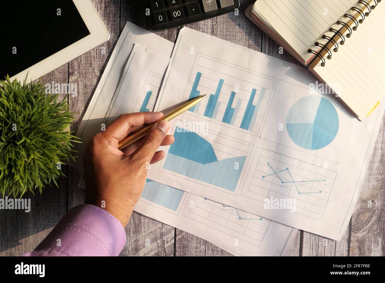 man hand with pen analyzing bar chart on paper Stock Photo - Alamy