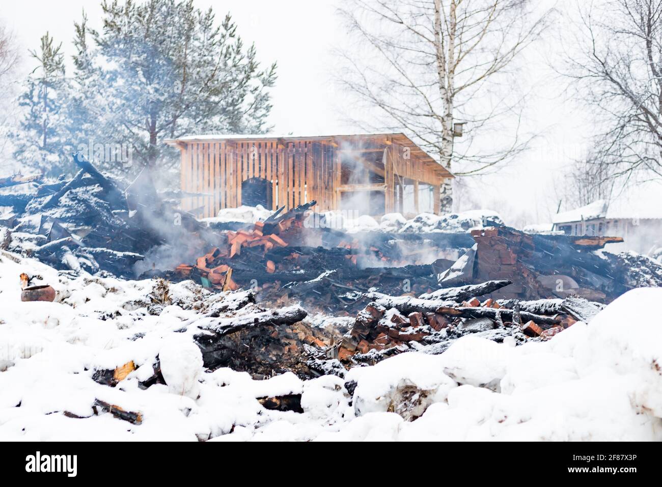 Destroyed building war snow hi-res stock photography and images - Alamy