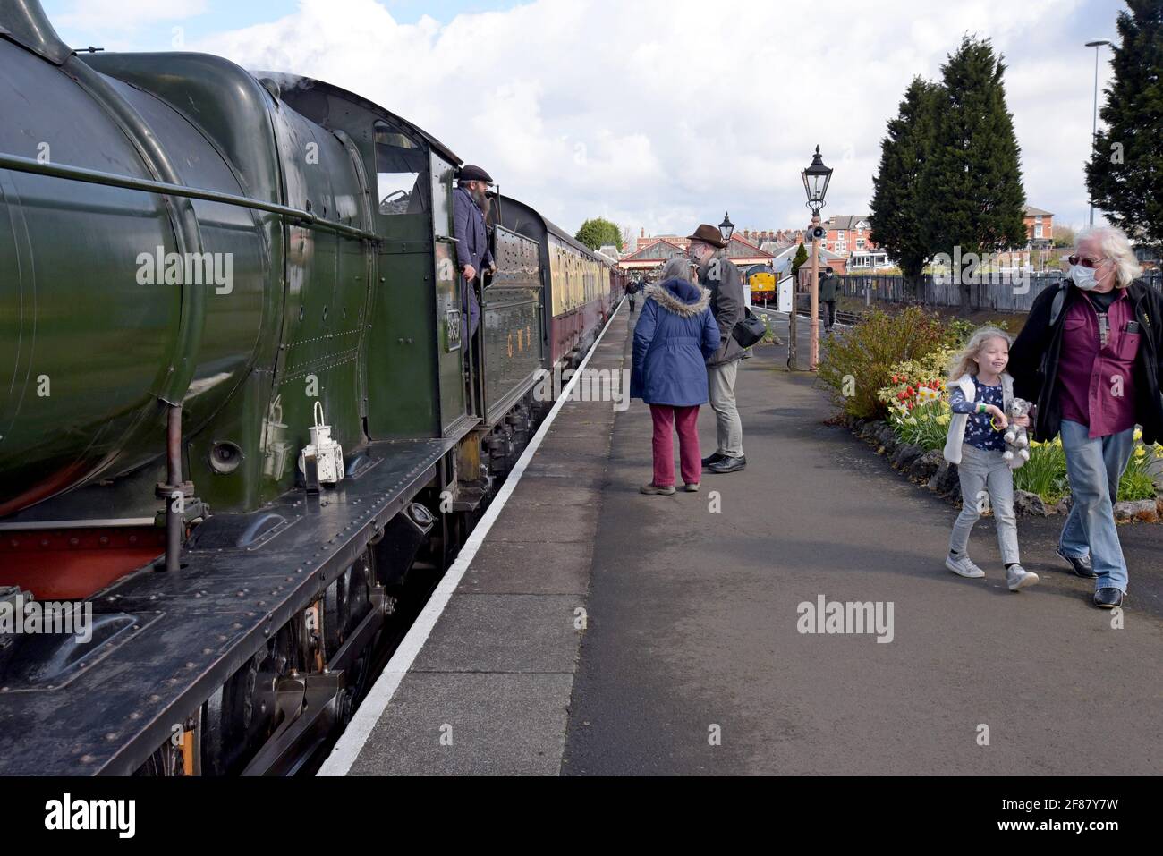 Gwr train driver hi-res stock photography and images - Alamy